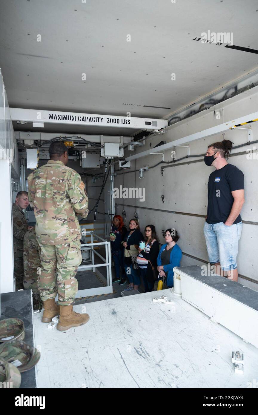 Missile maintainers hi-res stock photography and images - Alamy