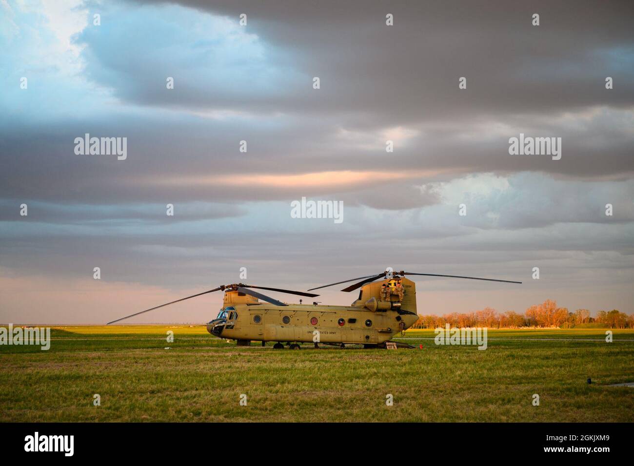 U.S. Army Soldiers from Bravo Company, 2nd General Support Aviation ...