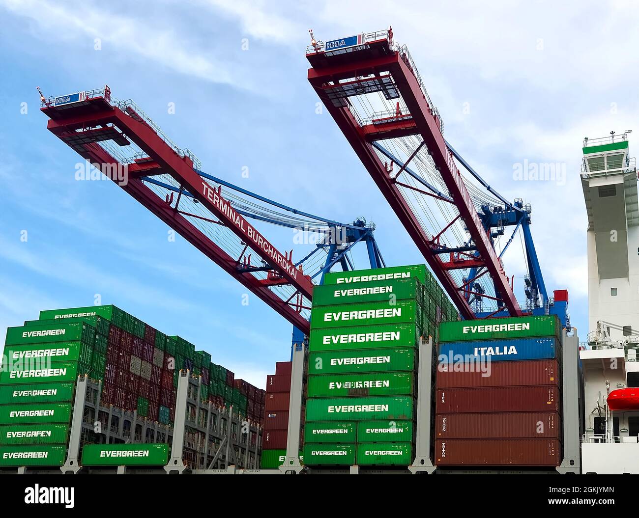 Evergreen shipping container hi-res stock photography and images - Alamy