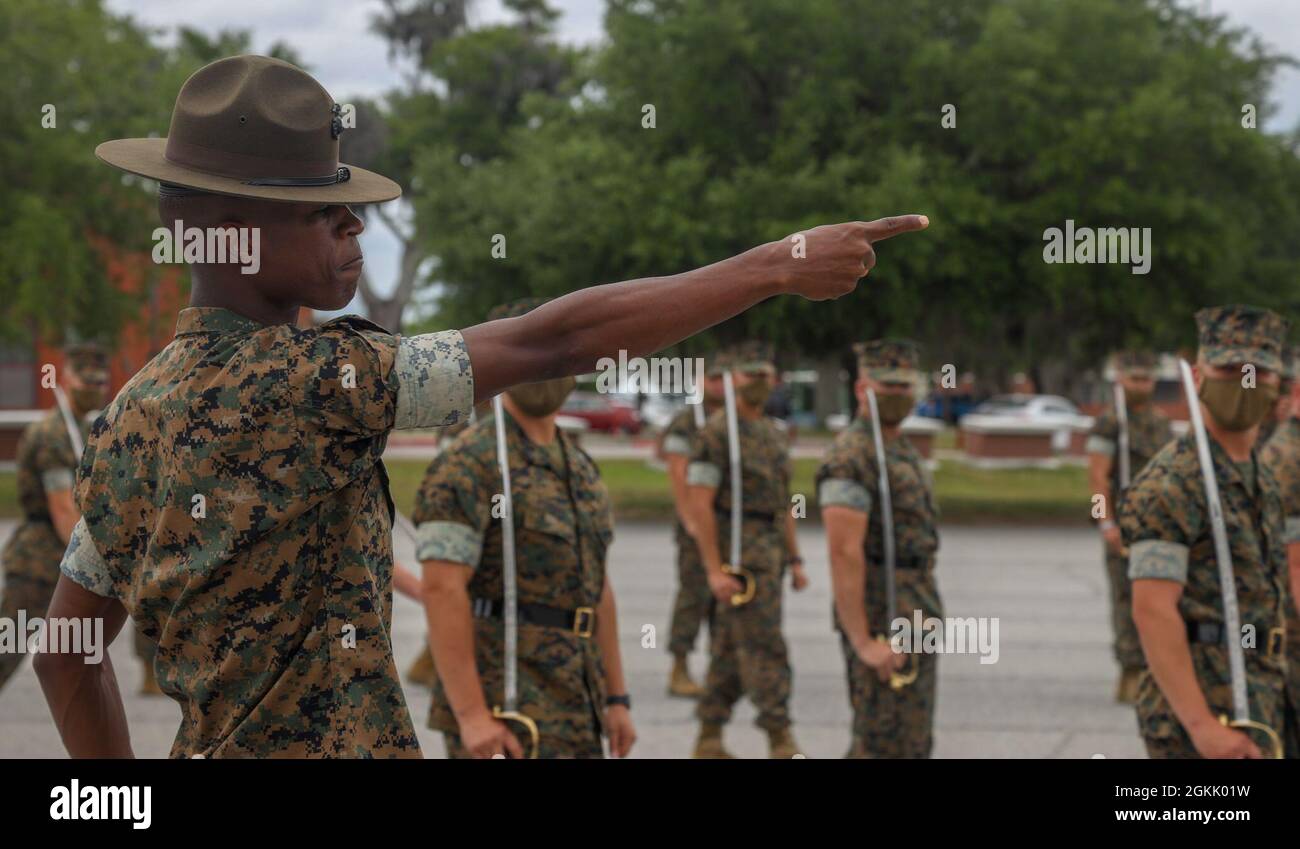 Students with Drill Instructor School, Recruit Training Regiment ...