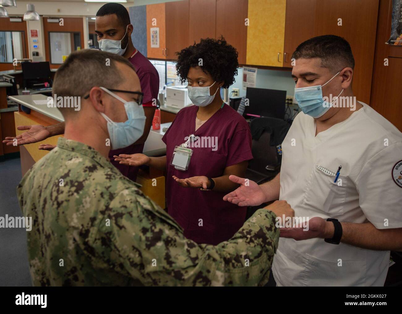 Nurses on duty in hospital hi-res stock photography and images - Alamy