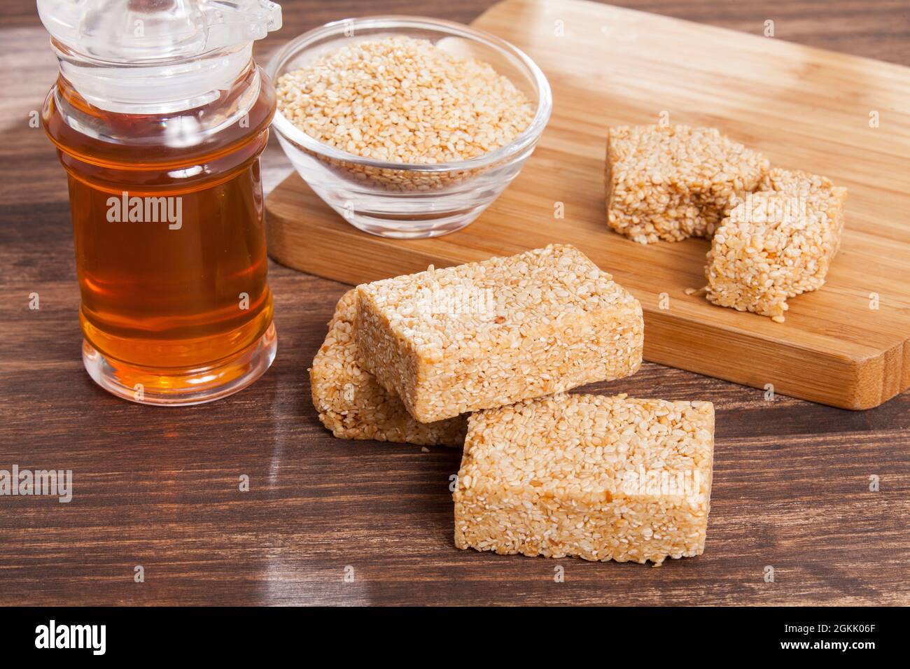 Edible White Sesame Seeds - Sesame Bars With Honey Stock Photo - Alamy