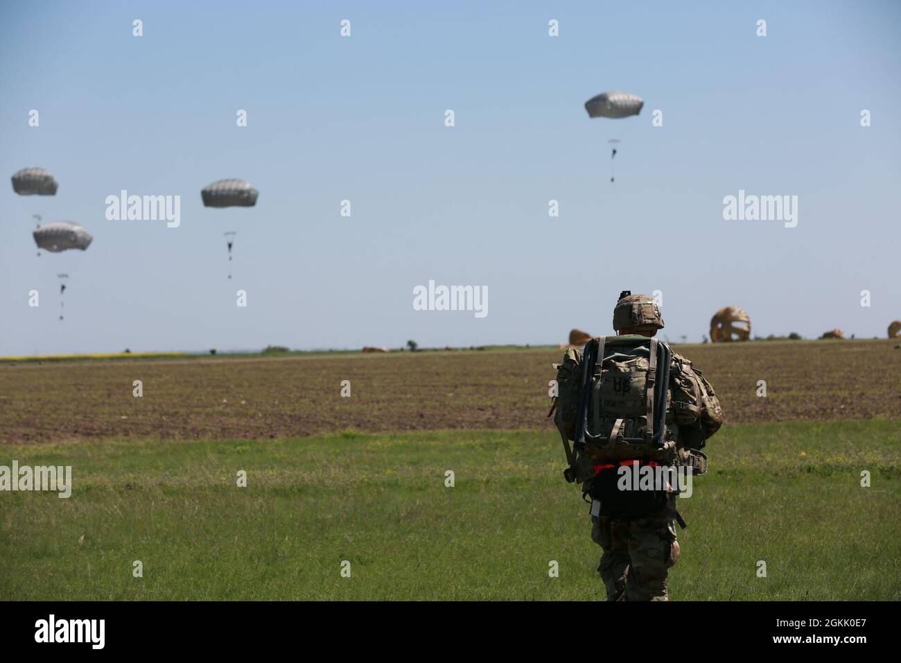 Nato allies perform Airborne operations during Swift Response 21 in ...