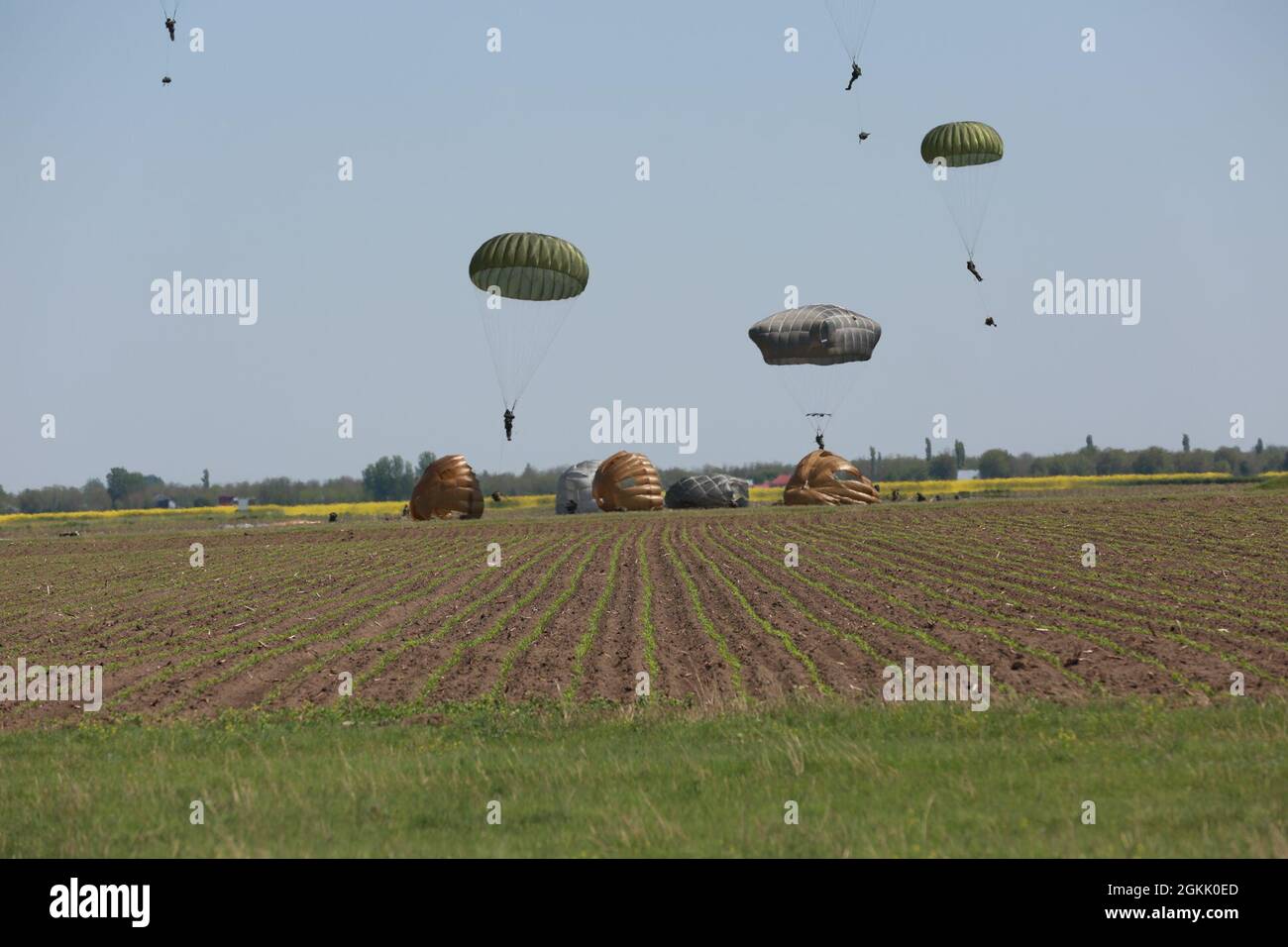 Nato allies perform Airborne operations during Swift Response 21 in ...