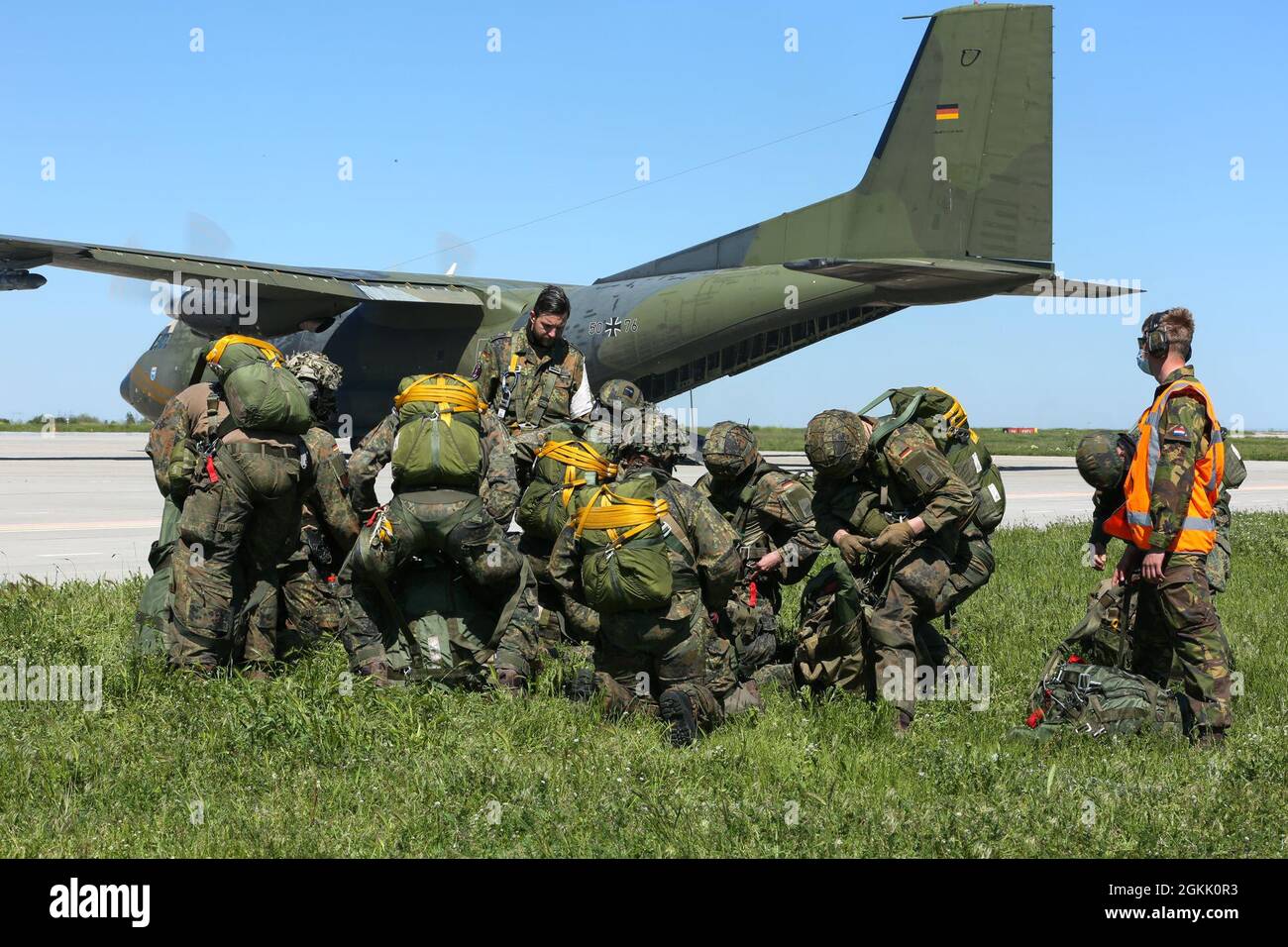 German soldiers assigned to 31st Paratrooper Regiment, 1st Airborne ...