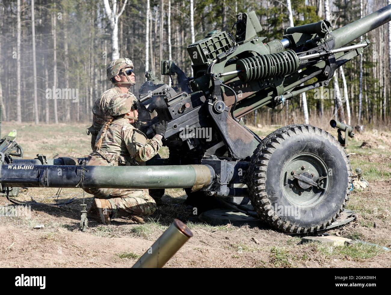 U.S. Army Soldiers assigned to Bravo Battery, 1st Battalion, 319th Airborne Field Artillery ...