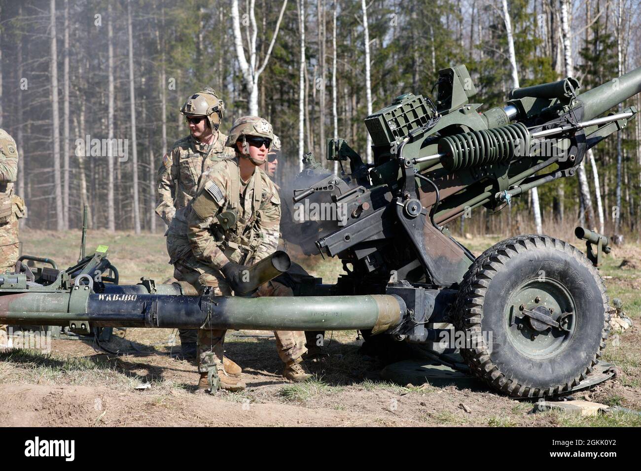 U.S. Army Soldiers assigned to Bravo Battery, 1st Battalion, 319th Airborne Field Artillery ...