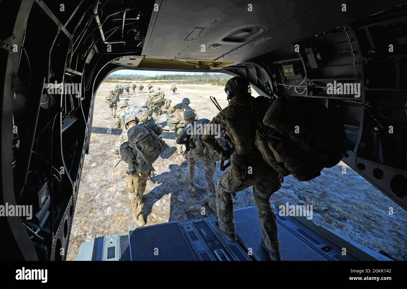 U.S. Army Soldiers from the 4th Infantry Brigade Combat Team (Airborne ...