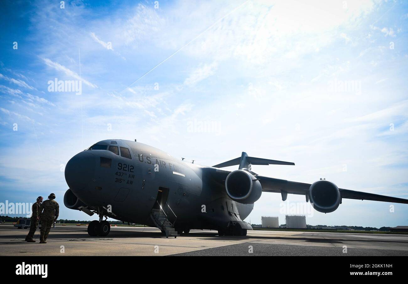 U.S. Air Force Airmen 1st Class Alyssa Oxley and Brooke Kotwica, 15th ...