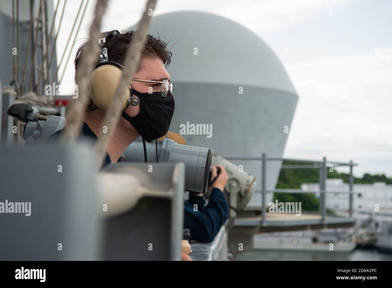 210511-N-LI114-1026 TOKYO BAY (May 11, 2021) Operations Specialist ...