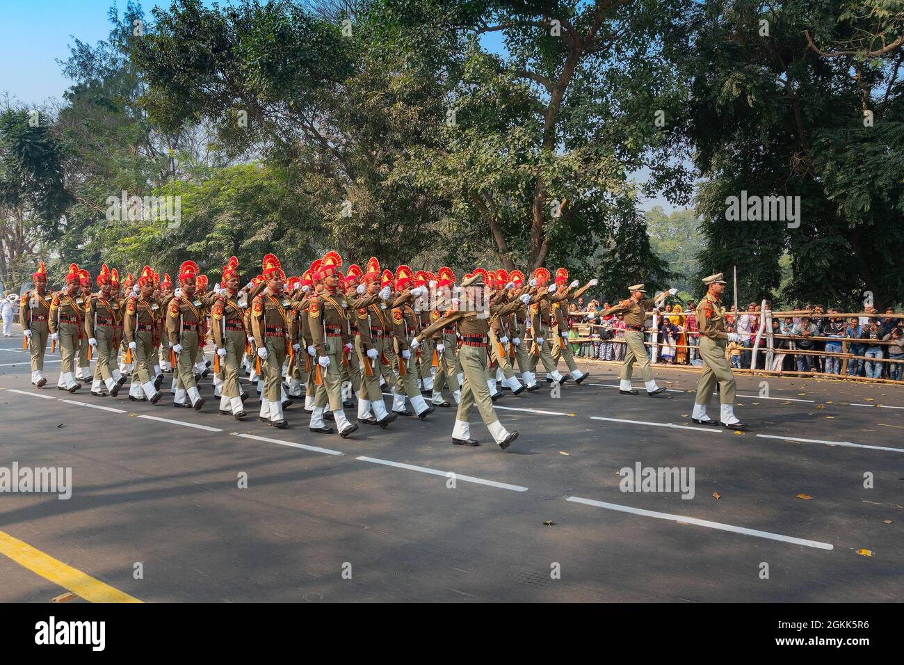 Indian army marching hi-res stock photography and images - Alamy