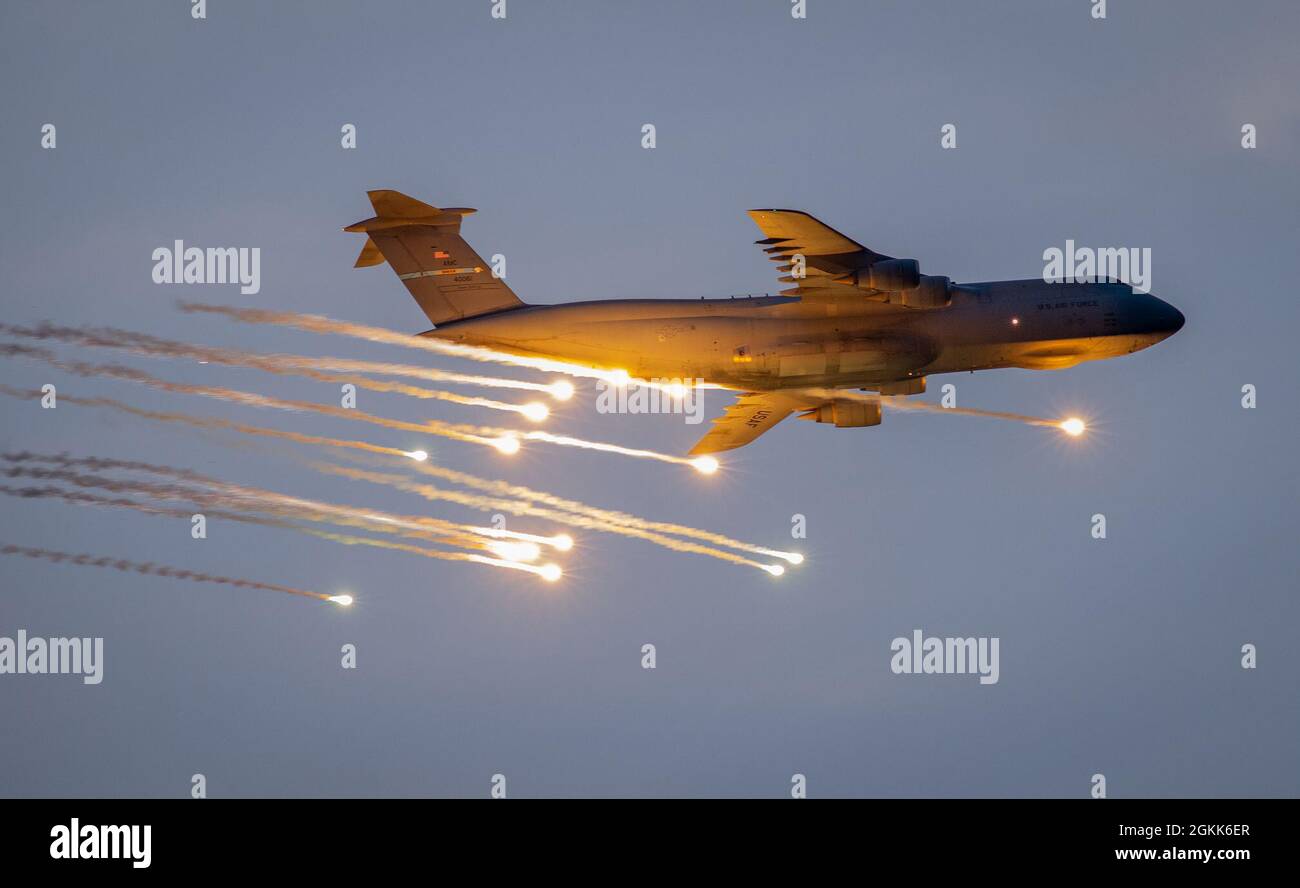 A 436th Airlift Wing C-5M Super Galaxy releases flares during a test ...