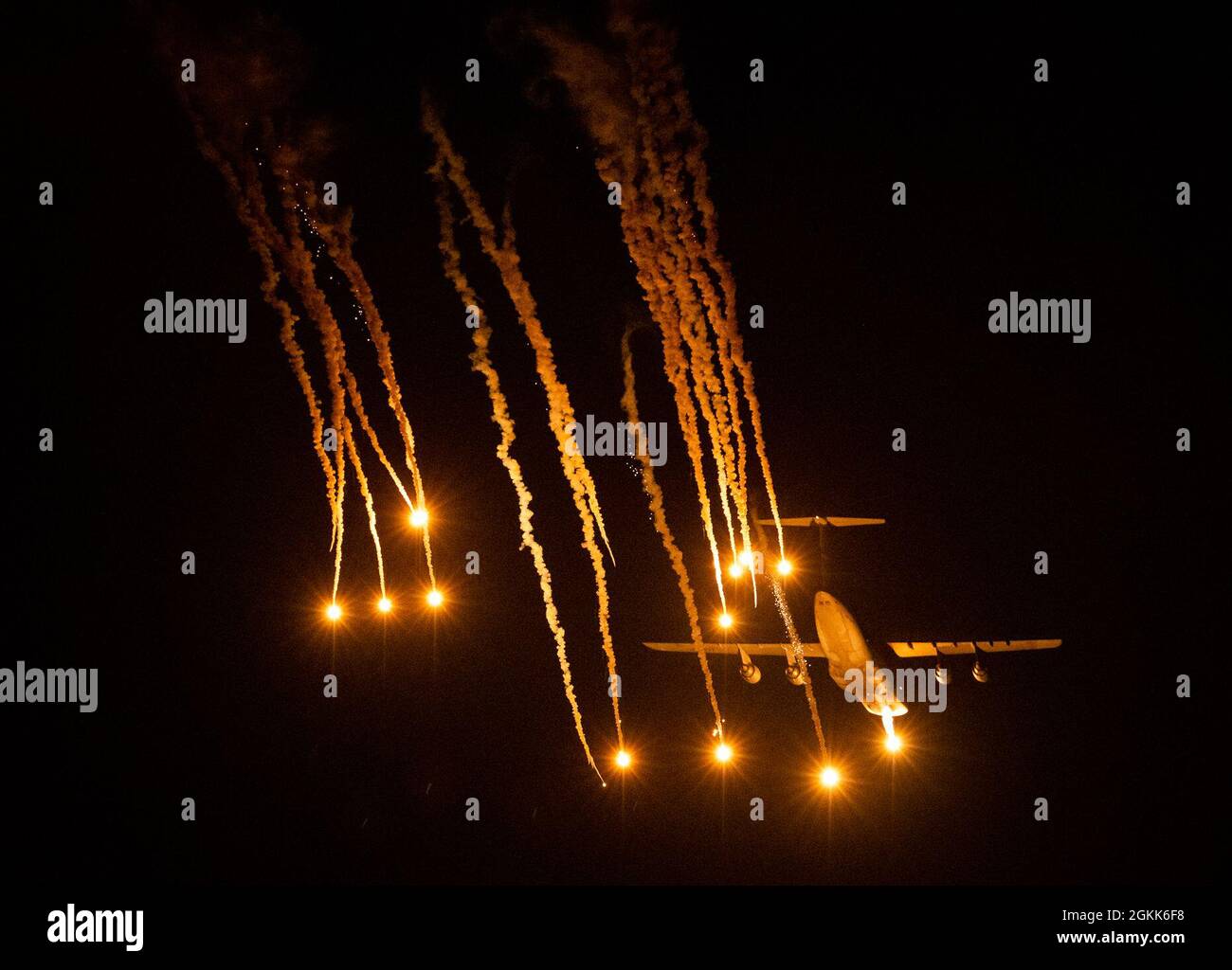 A 436th Airlift Wing C-5M Super Galaxy releases flares during a test ...