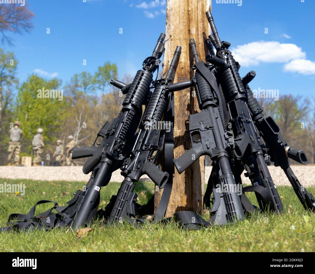 Soldiers of the Nebraska National Guard's 1-376th Aviation Battalion ...
