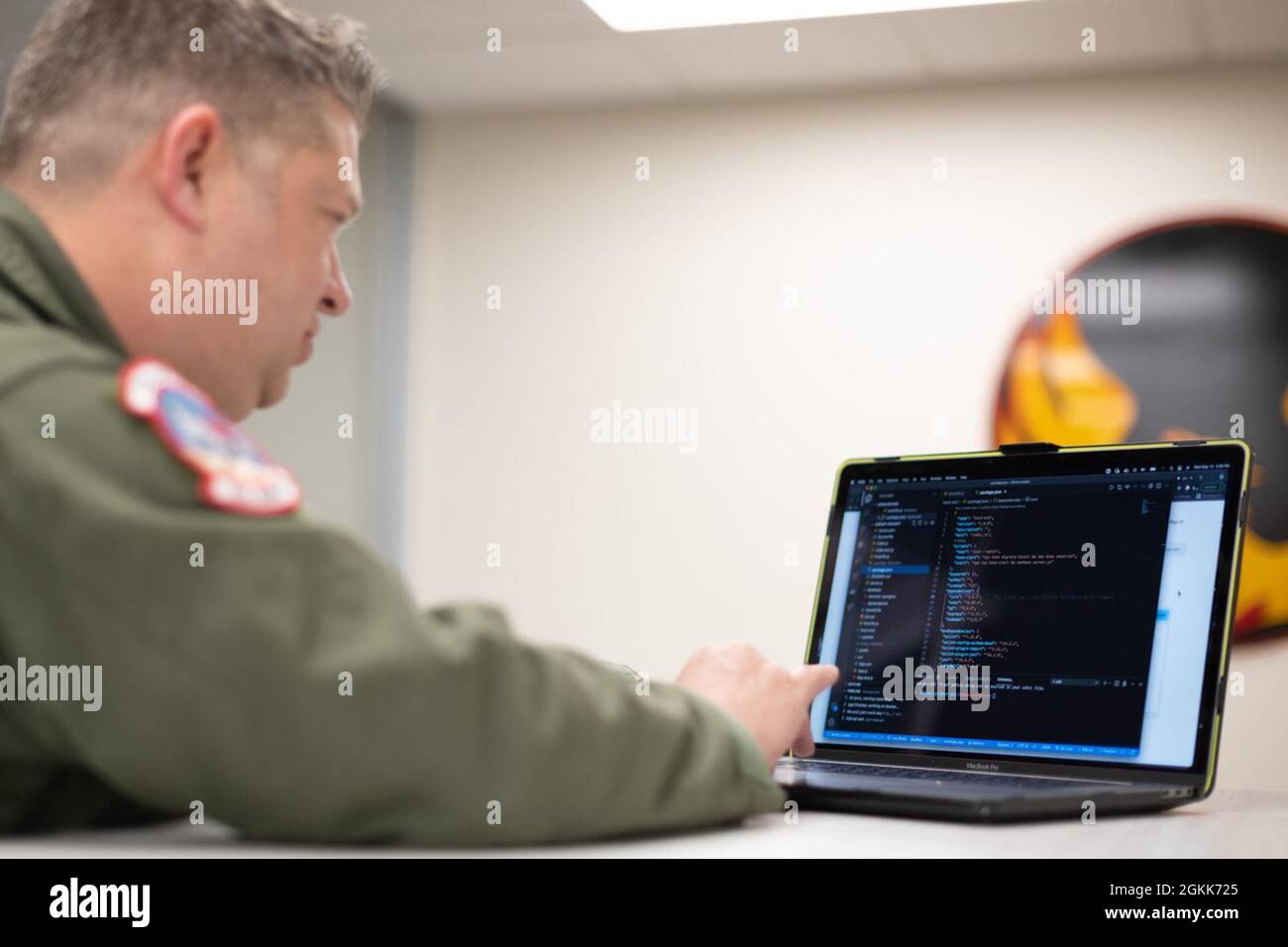 U.S. Air Force Master Sgt. Eric Eash, 22nd Airlift Squadron flight ...