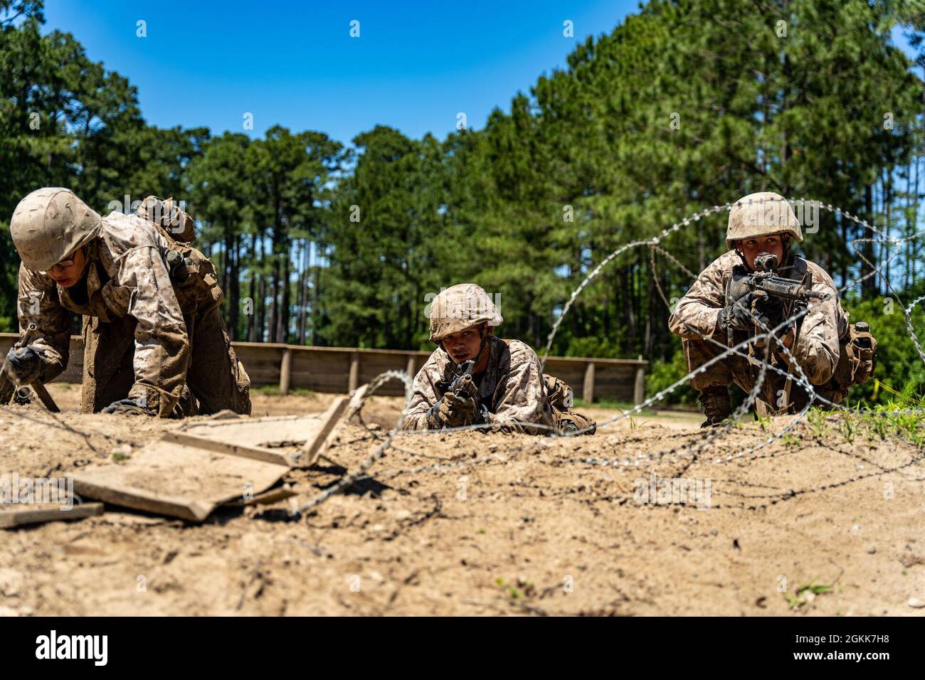 Recruits with Alpha Company, 1st Recruit Training Battalion practice ...