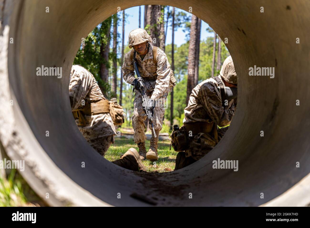 Recruits with Alpha Company, 1st Recruit Training Battalion practice ...