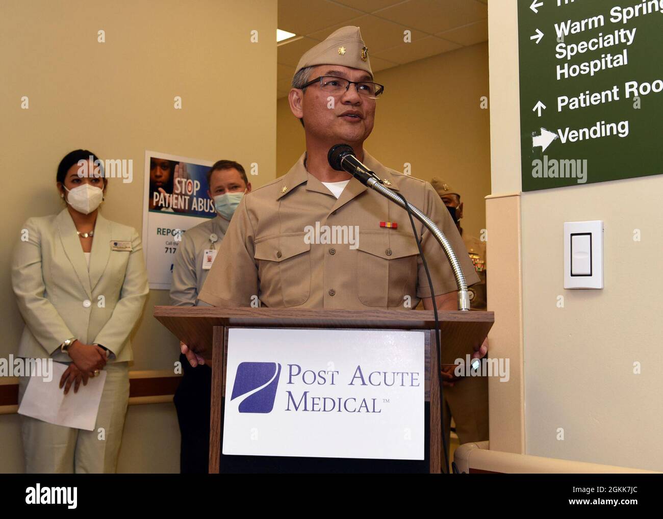 Direct commission officer program hi-res stock photography and images ...