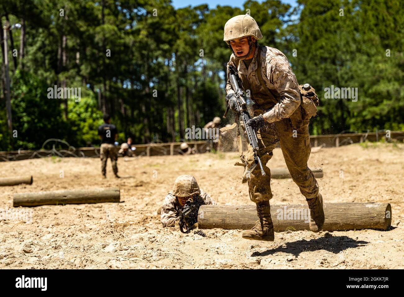 Recruits with Alpha Company, 1st Recruit Training Battalion practice ...