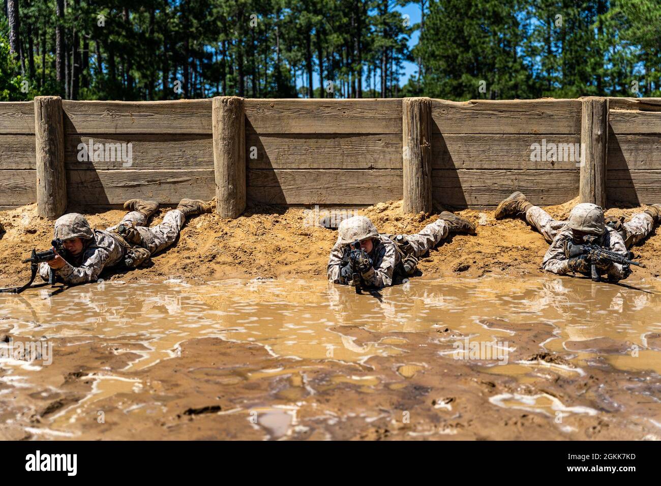Recruits with Alpha Company, 1st Recruit Training Battalion practice ...