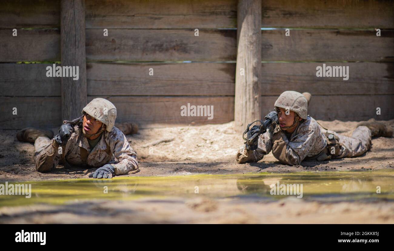 Recruits with Alpha Company, 1st Recruit Training Battalion practice ...