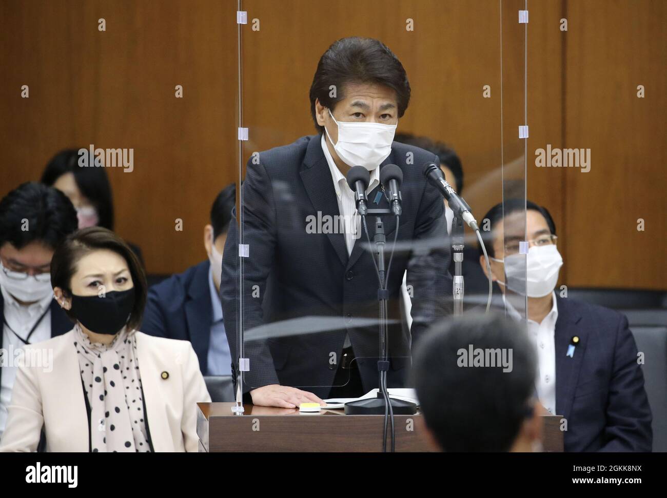 Japanese Health, Labor and Welfare Minister Norihisa Tamura (C) speaks ...