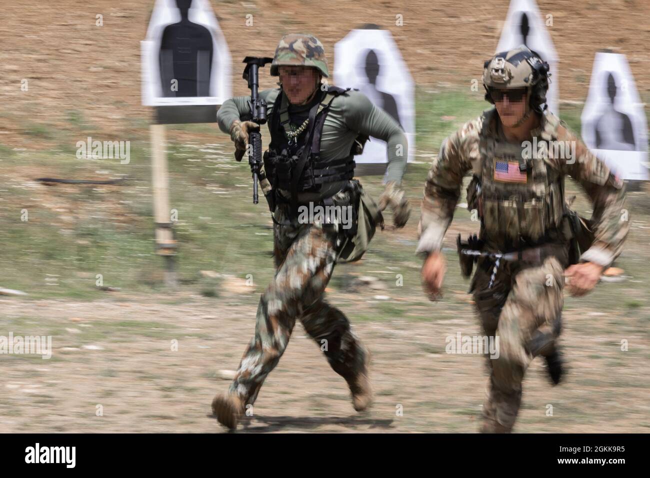 Special Forces soldiers from the U.S. and North Macedonia sprint ...