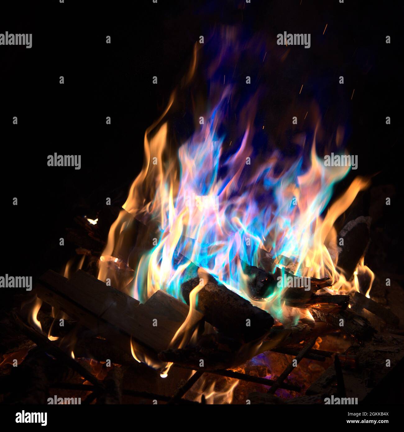 Flickering flames fire hi-res stock photography and images - Alamy