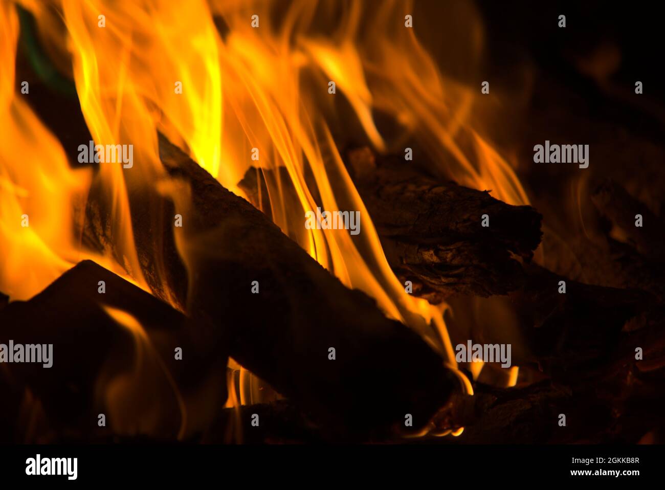 Burning fire with flames and timber Stock Photo - Alamy