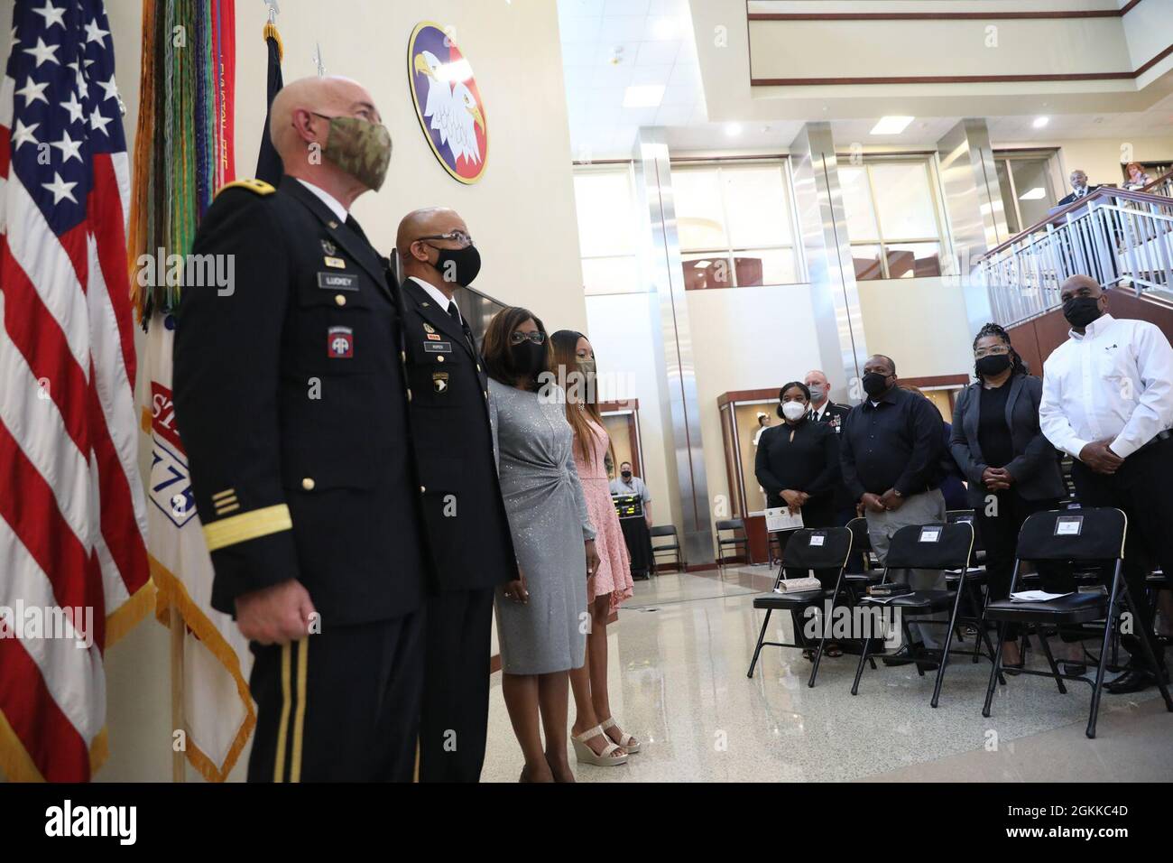 U.S. Army Reserve Lt. Gen. A.C. Roper stands next to Lt. Gen. (Ret ...