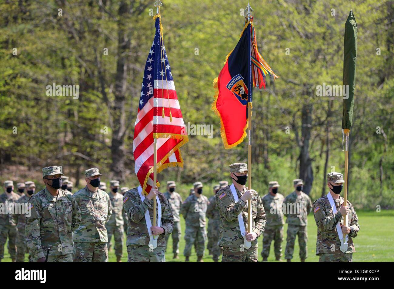 U.S. Army Soldiers of Headquarters Company, 86th Infantry Brigade ...