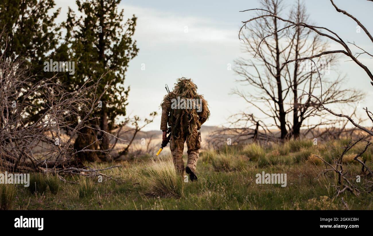An Air Force Special Tactics Operator assigned to the 125th Special ...