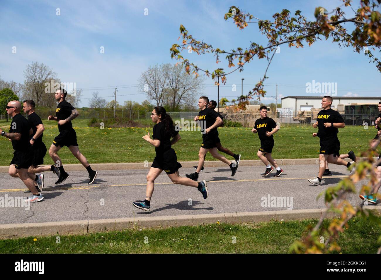 New York Army National Guard Soldiers assigned to the 2nd Squadron ...