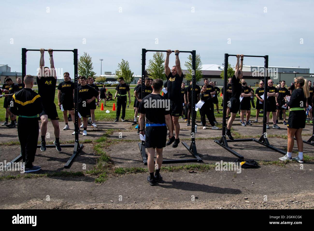 New York Army National Guard Soldiers assigned to the 2nd Squadron ...