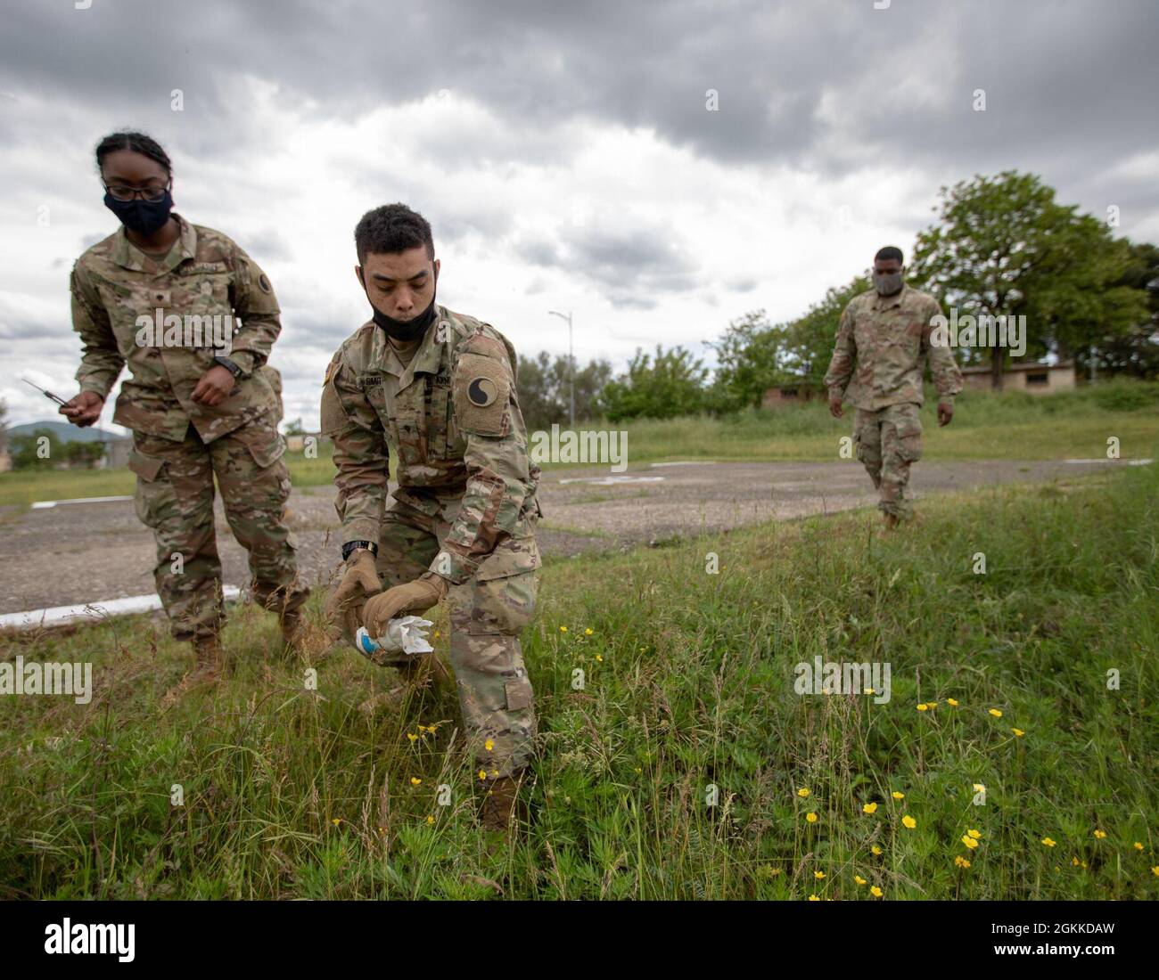 (FARKE AIRFILED, Albania) --- Soldiers with the 1-131st Aviation ...