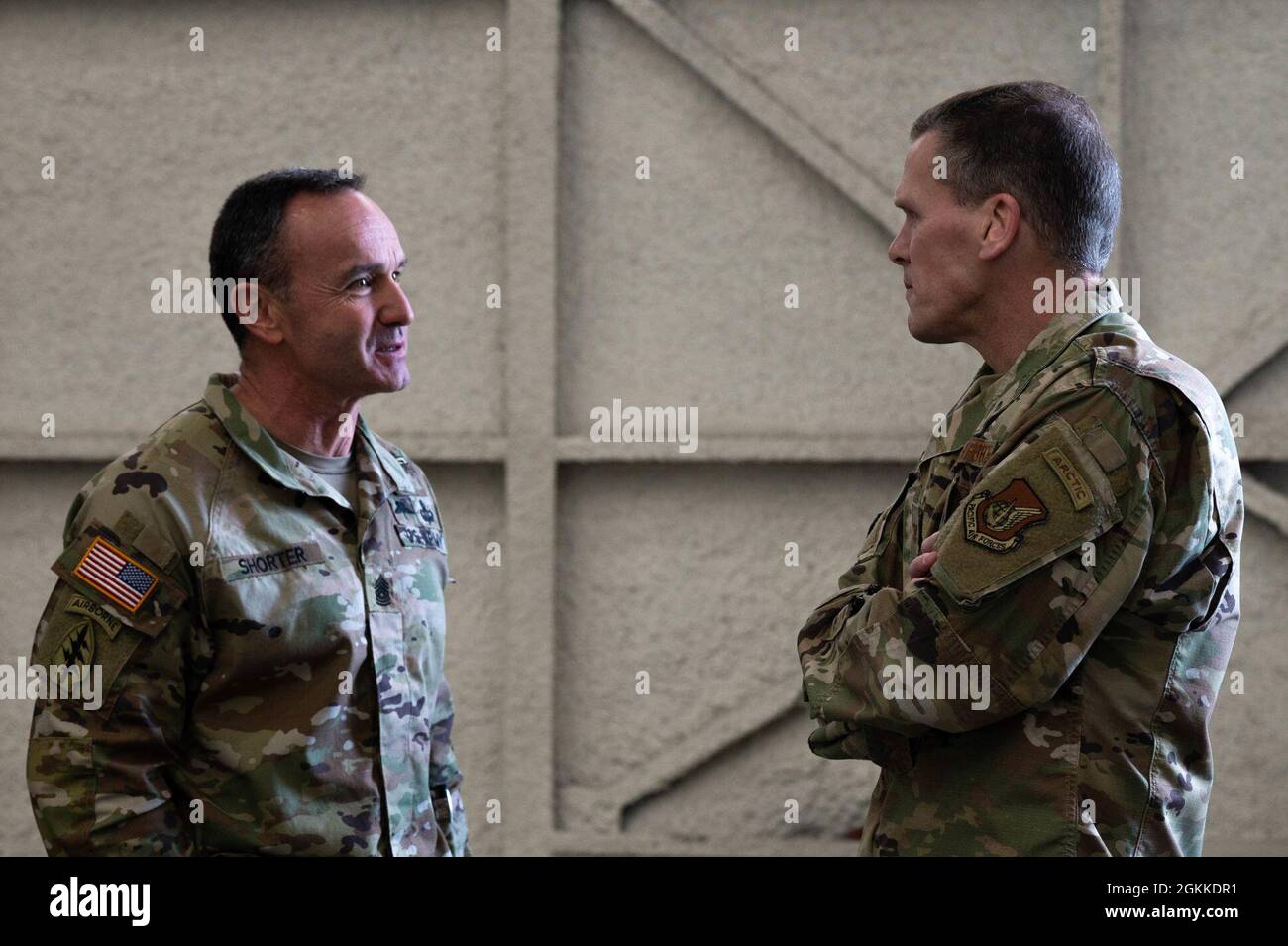 U.S. Army Command Sgt. Maj. Shane Shorter, left, the U.S. Indo-Pacific Command Stock Photo - Alamy