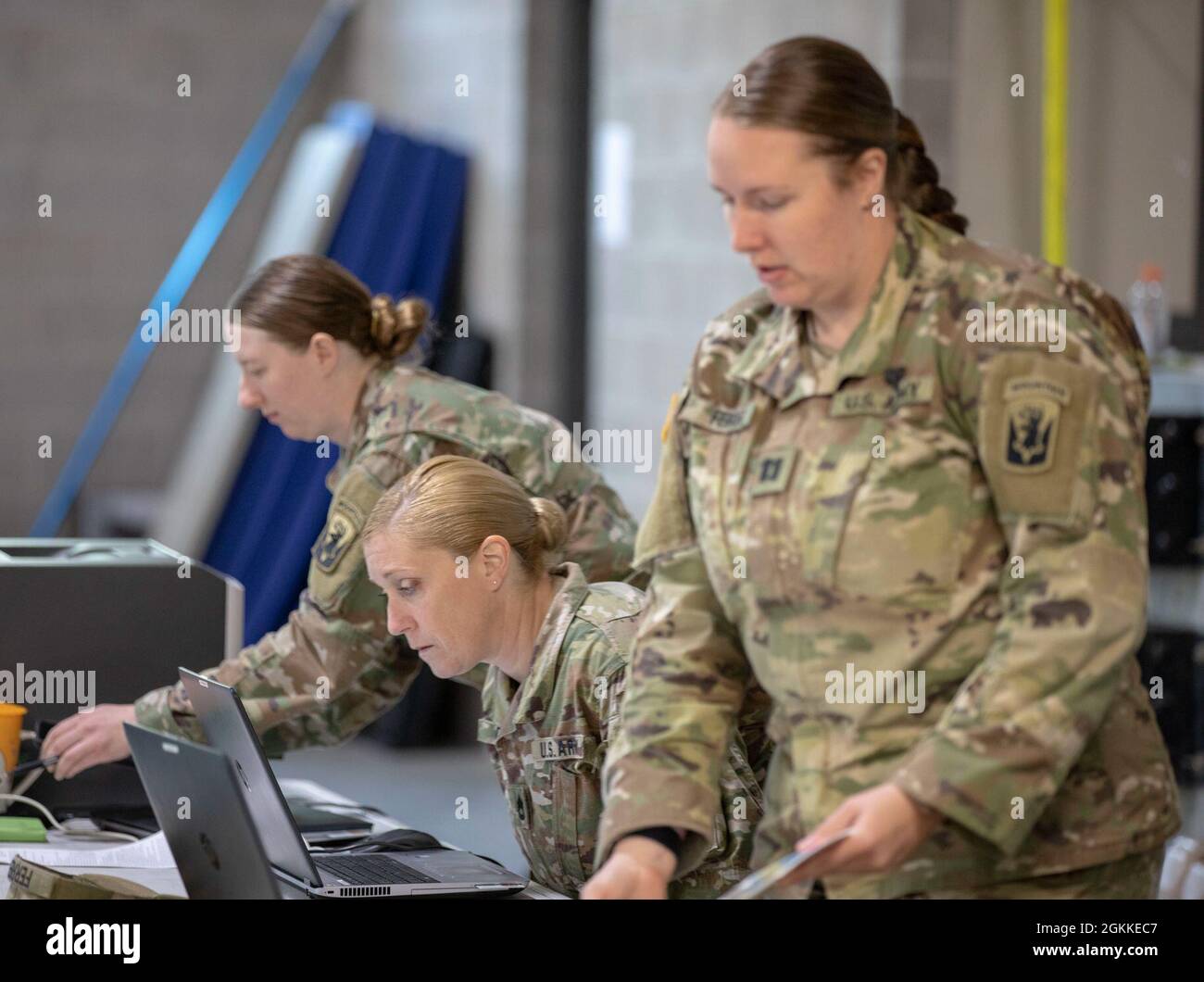 U.S. Army Soldiers of Headquarters Company, 86th Infantry Brigade ...