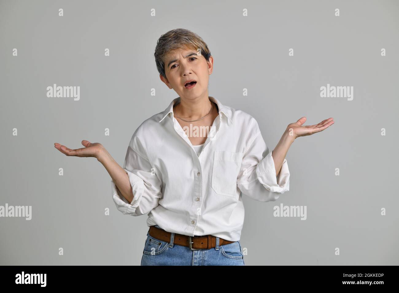 Puzzled looking woman hi-res stock photography and images - Alamy