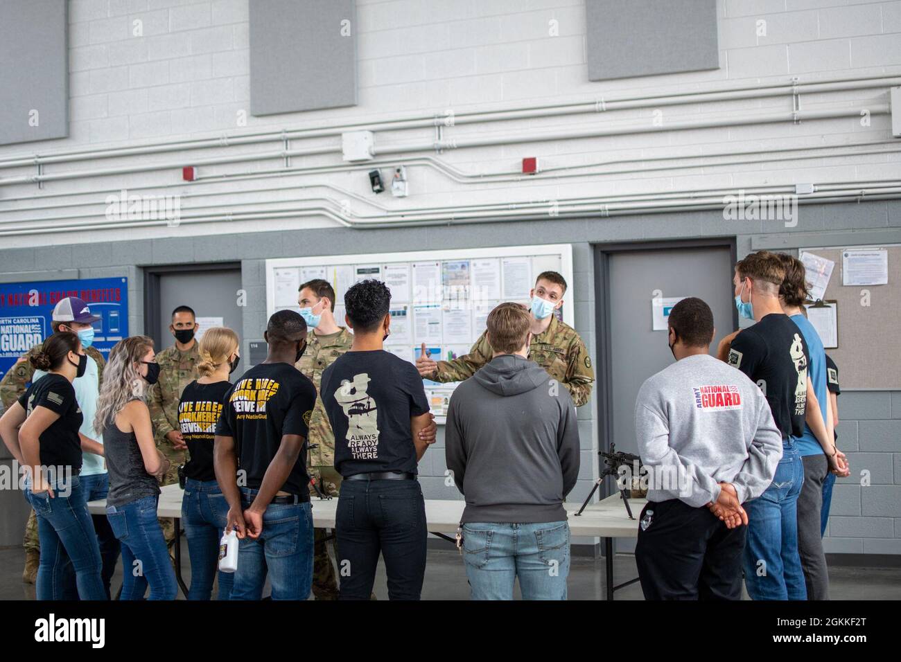 North Carolina National Guard Soldiers assigned to Charlie Company, 1st ...
