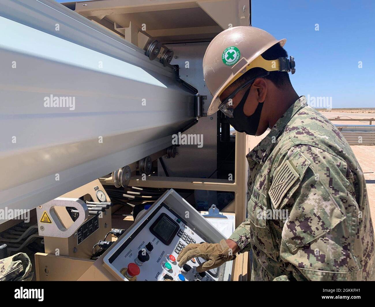 210514-N-CE120-1002 YUMA, Ariz. (May 14, 2021) Builder 3rd Class ...