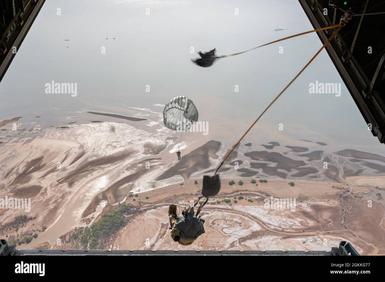 Free fall and static line jump hi-res stock photography and images - Alamy