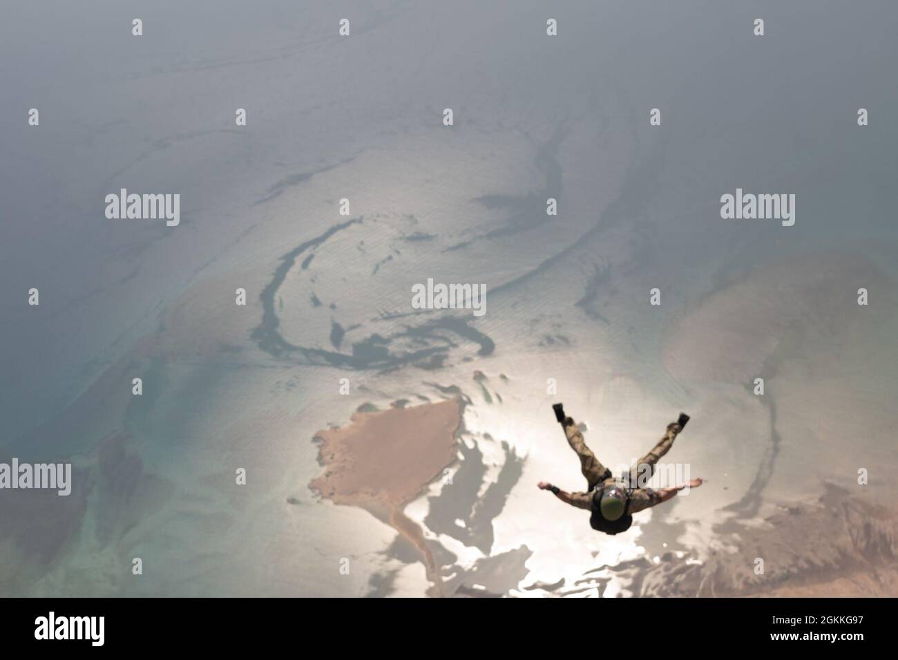 Free fall and static line jump hi-res stock photography and images - Alamy