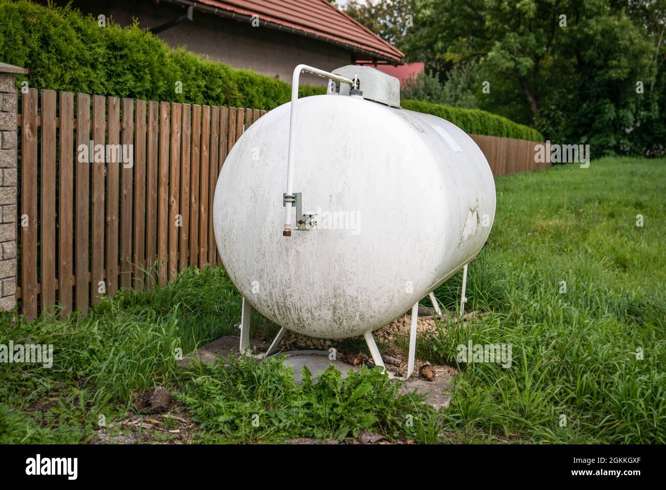 Propane fuel tank outside house hi-res stock photography and images - Alamy