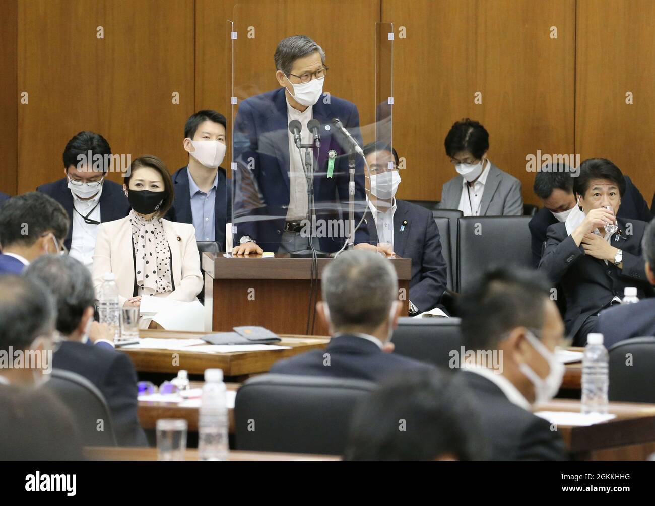 Shigeru Omi (C), chairman of a government subcommittee on the ...