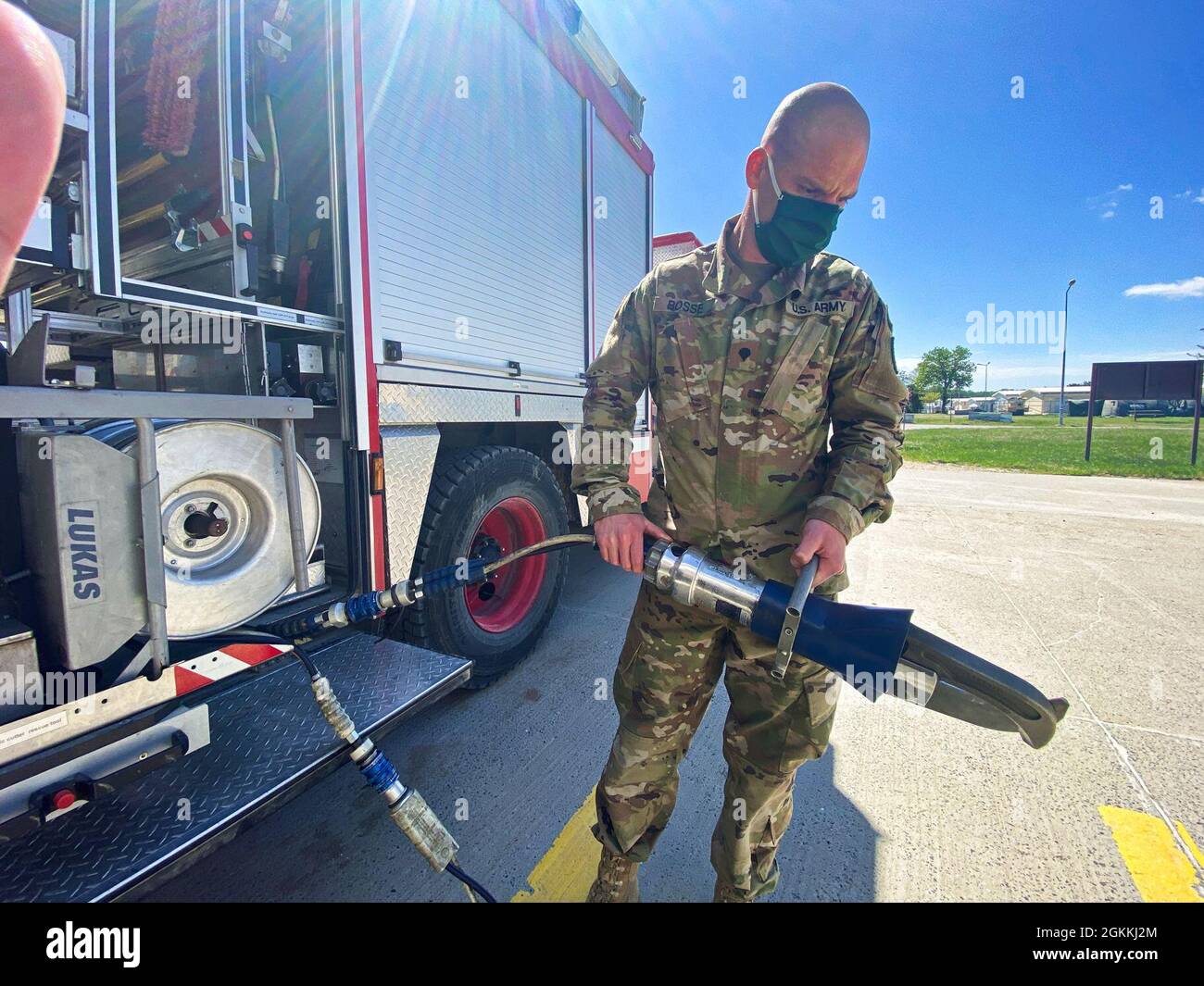 Firefighter jaws of life hi-res stock photography and images - Alamy