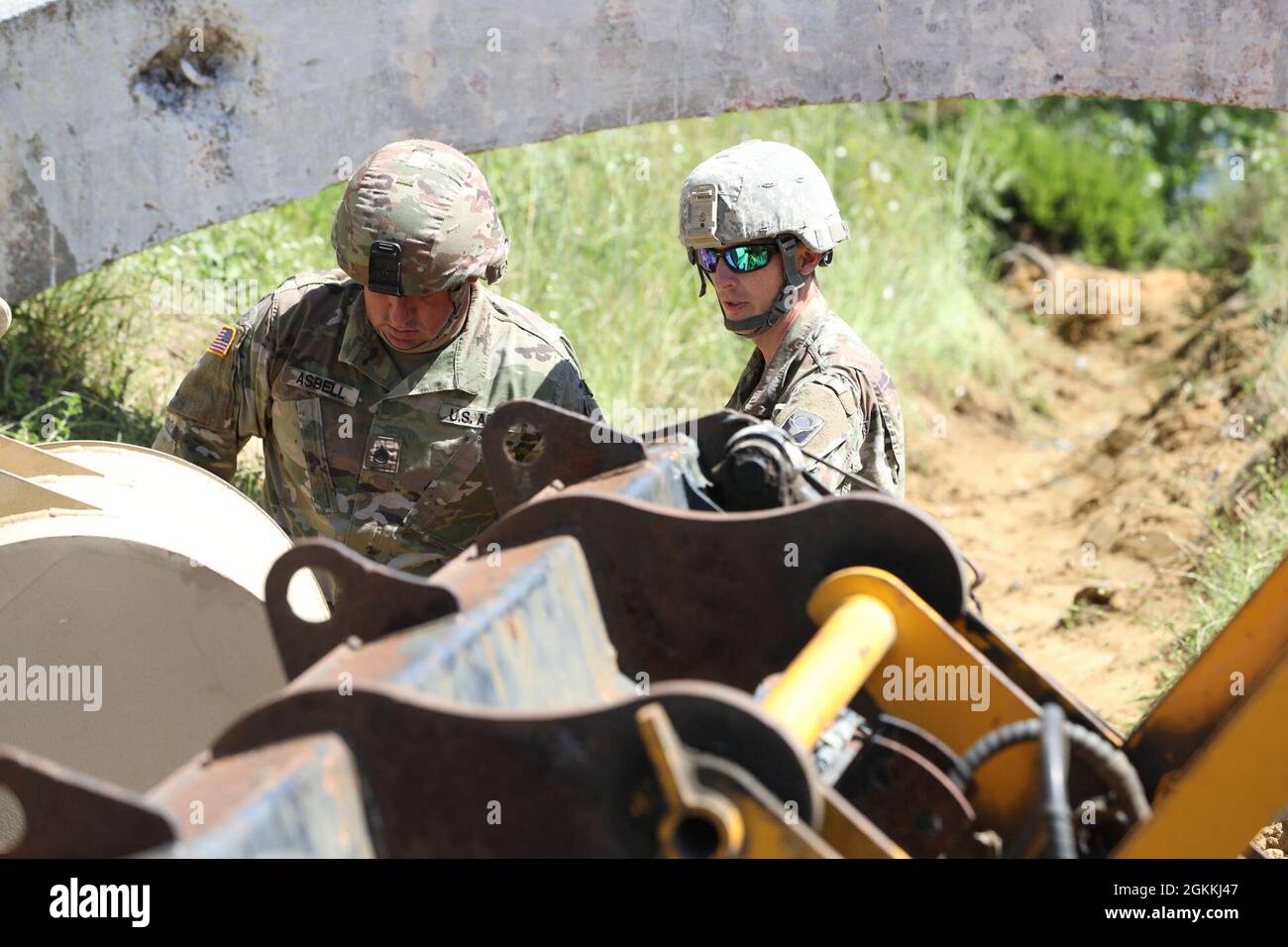U.S. Army Soldiers from the 753rd Brigade Engineer Battalion, 53rd ...