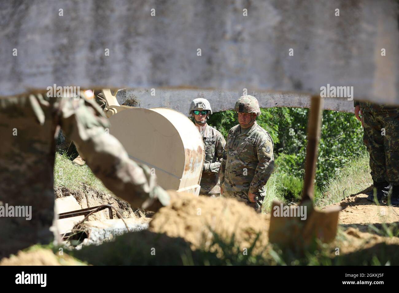 U.S. Army Soldiers from the 753rd Brigade Engineer Battalion, 53rd ...