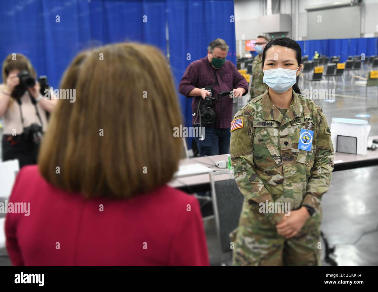 Oregon Governor Kate Brown, talks to Oregon Army National Guard, Spc ...