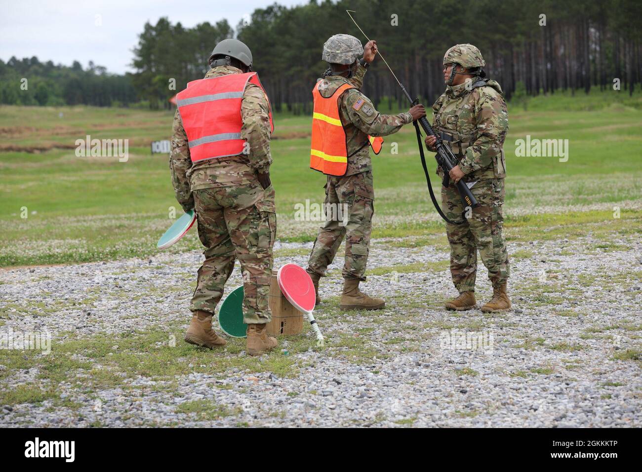 Sgt. 1st Class Maria Sinanan, Joint Force Headquarters, gets her M16 ...