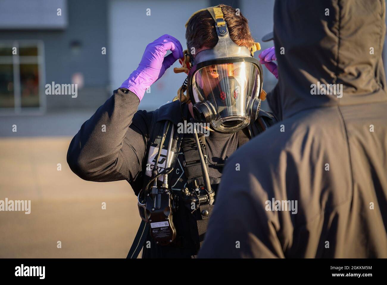Sgt. 1st Class Andrew Markham dons his self-contained breathing ...